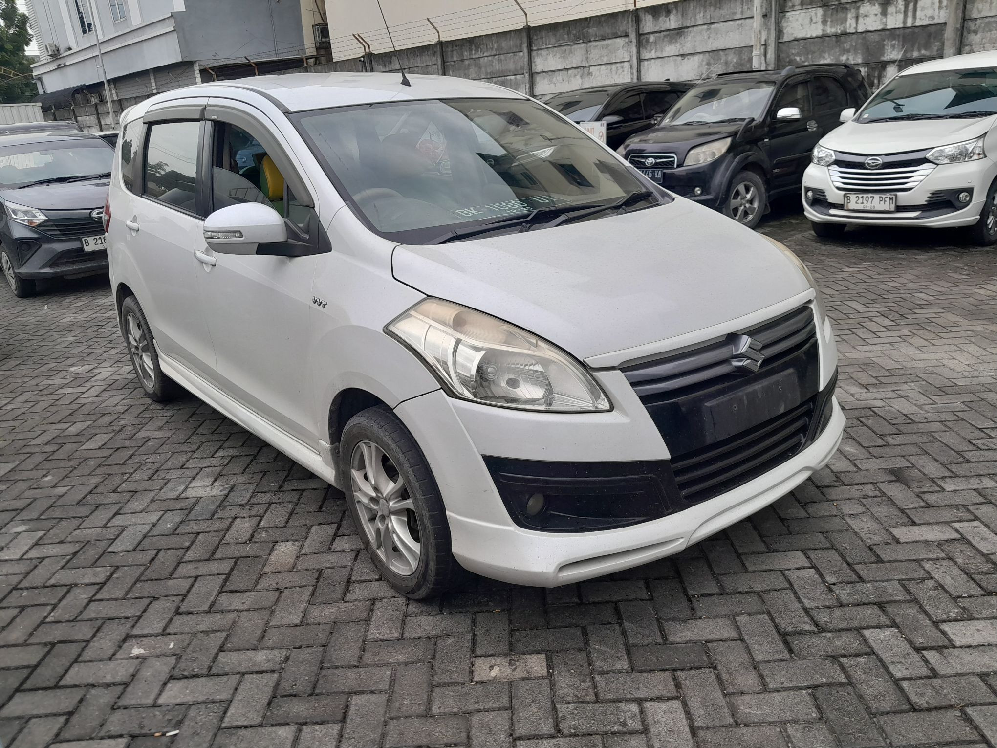 Lelang Mobil SUZUKI ERTIGA GL MT 2015 PUTIH METALIK MEDAN