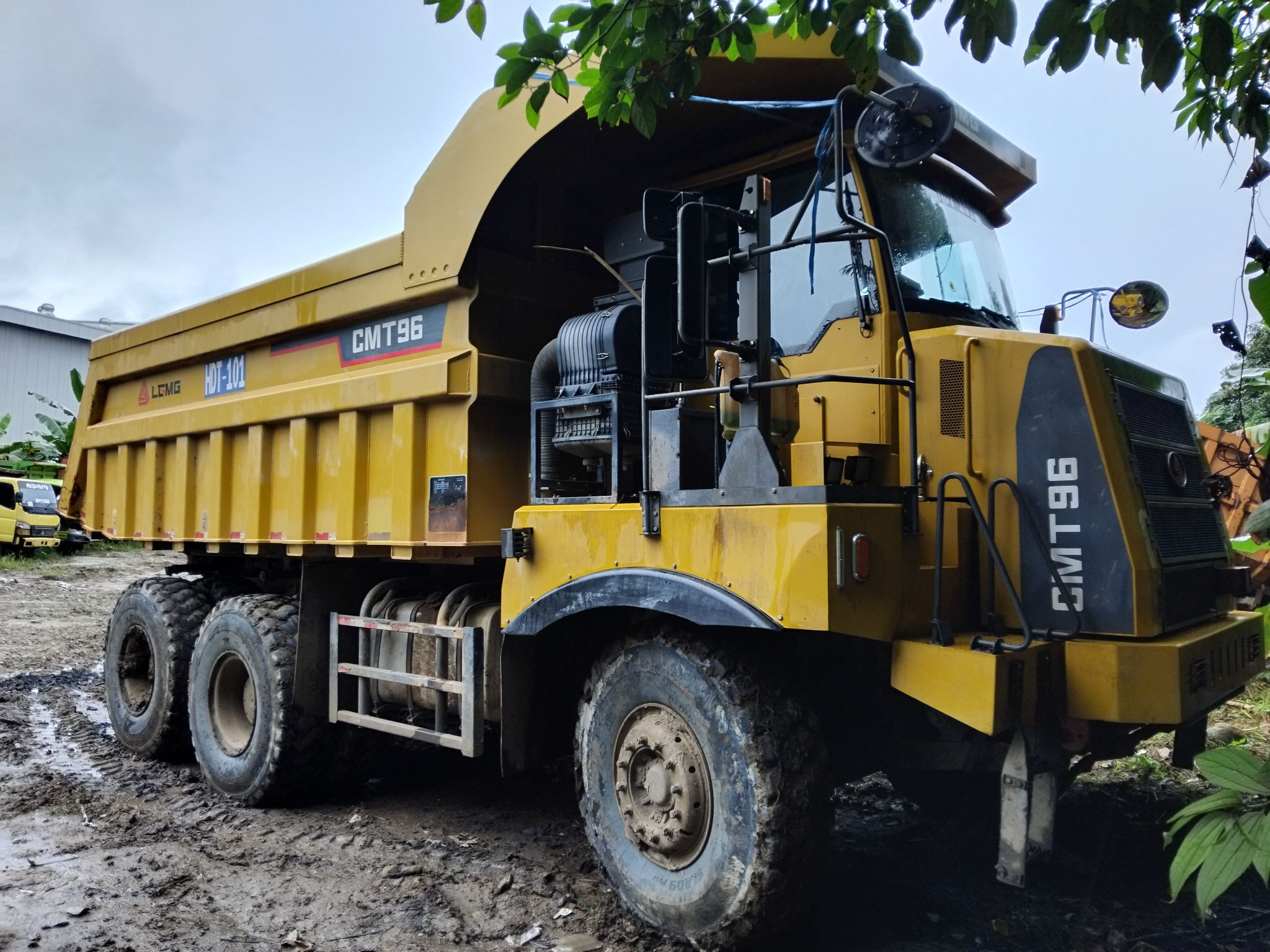 Lelang Mobil LOT No. 282 LGMG CMT96 AT 2023 KUNING BANJARMASIN