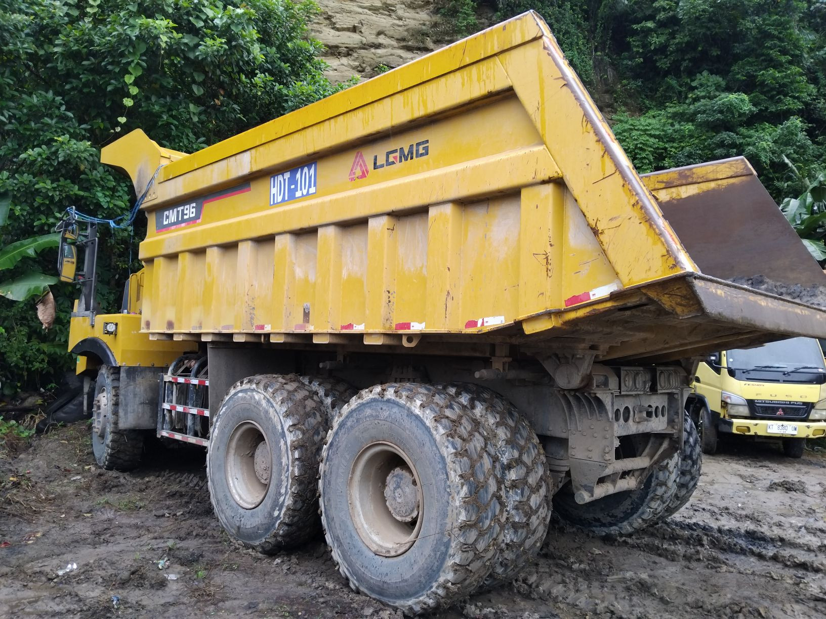 Lelang Mobil LOT No. 282 LGMG CMT96 AT 2023 KUNING BANJARMASIN